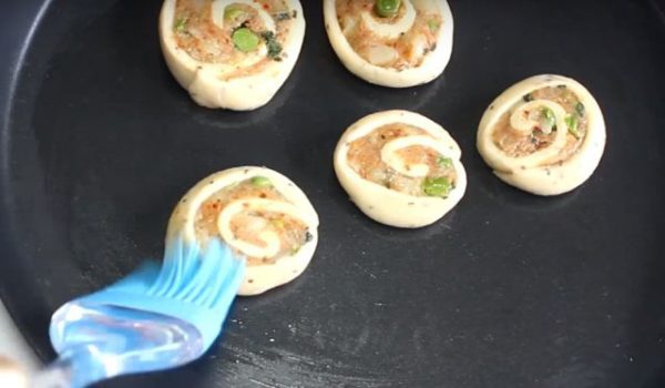 Pinwheel Samosa - Aloo Bhakadwadi Recipe - Mints Recipes