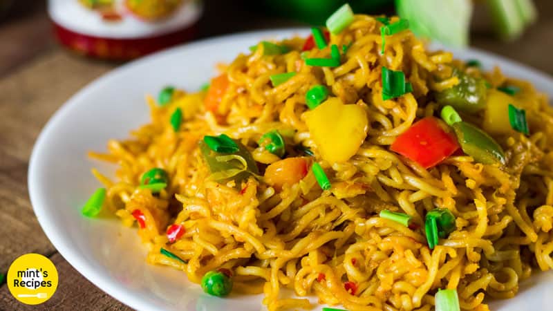 How To Make Schezwan Maggi Recipe - Mints Recipes