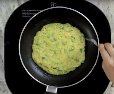How To Make Poha Chilla Rolls | Breakfast Recipe - Mints Recipes